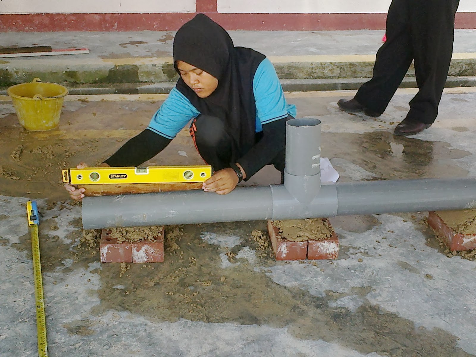 Teknologi Pembinaan: Amali pemasangan paip pembentung - sambungan T