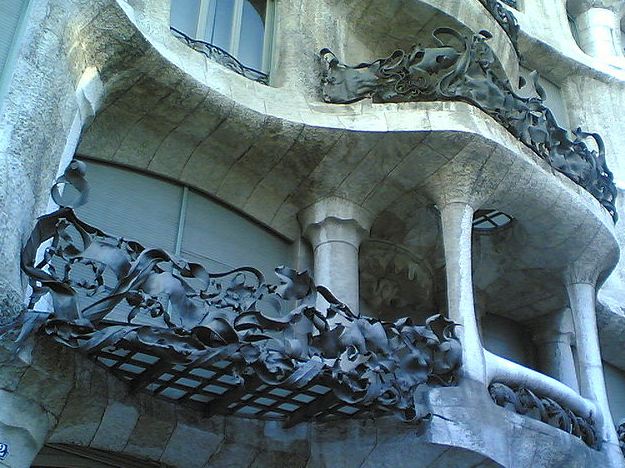 bensozia: Antoni Gaudi: Housing