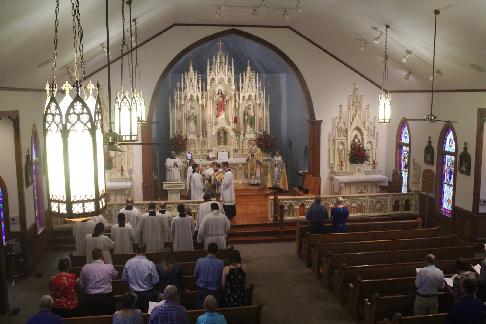 New Liturgical Movement: Photos of a New Priest’s First Mass