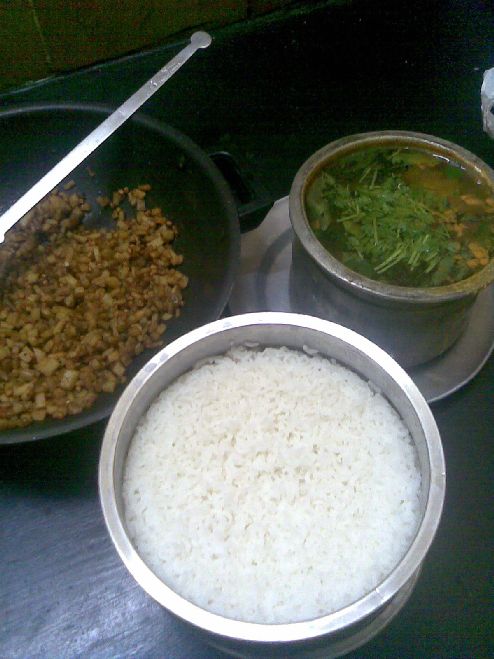 Aathusamayal bhesh bhesh!!: My First Recipe Rasam Rice with Potato Curry