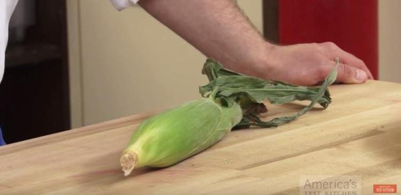 Husking Corn - The Easy Way - Handy DIY