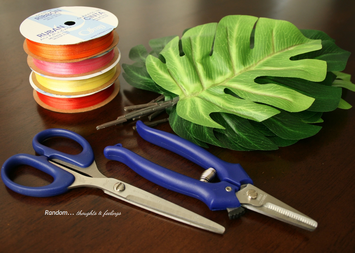 Random Thoughts and Feelings: diy leaf fan for a luau