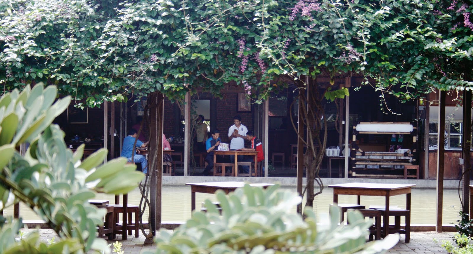 virtual pleasure: Teras Air Café & Resto: The Romance of Wood and Nature