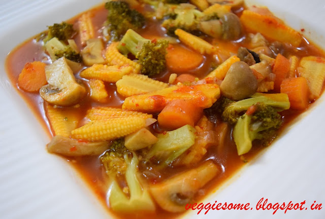 Veggiesome: Chilli Vegetable Gravy