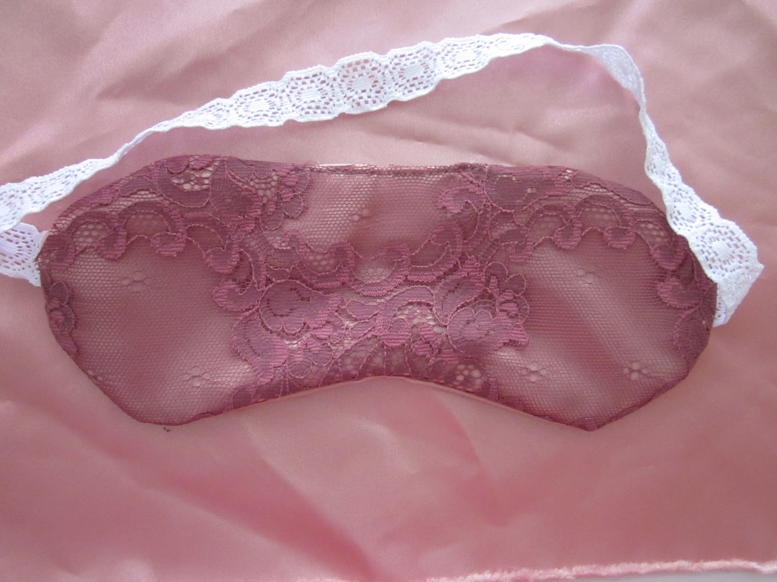 Sew in love with craft: Eye mask tutorial