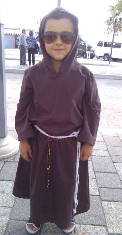 Il blog di Pino Carà: Bambini in saio francescano nella festa di San Pio.