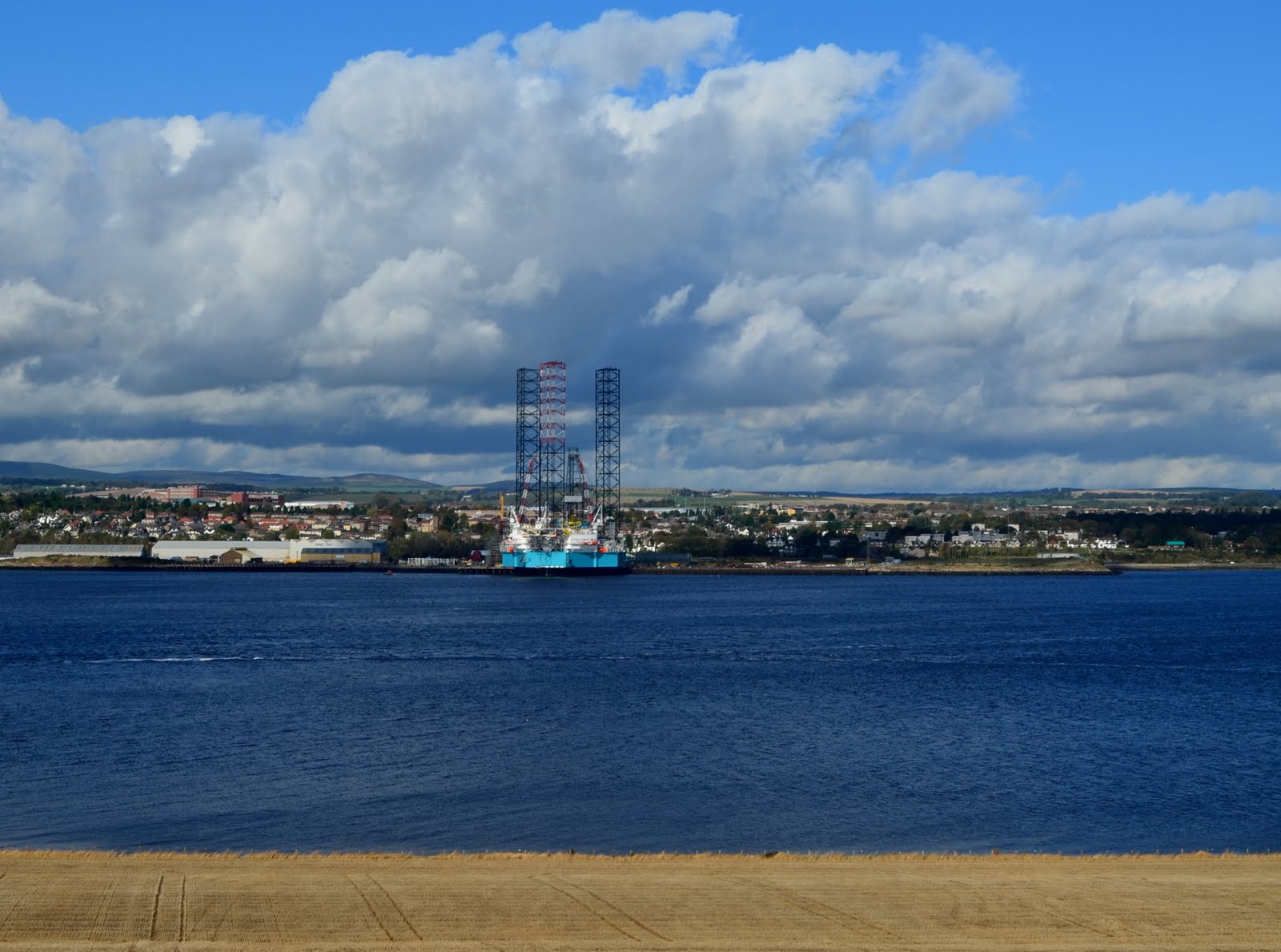 Tour Scotland: Tour Scotland Photographs Dundee From Tayport