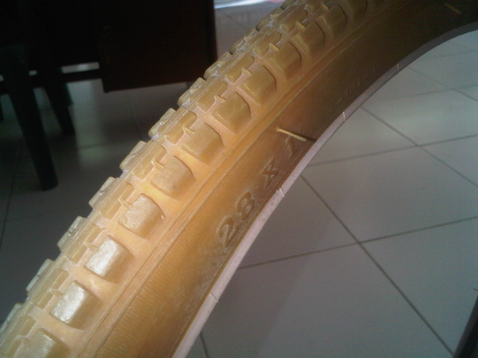 BAN SEPEDA: Ban Sepeda "Krem"