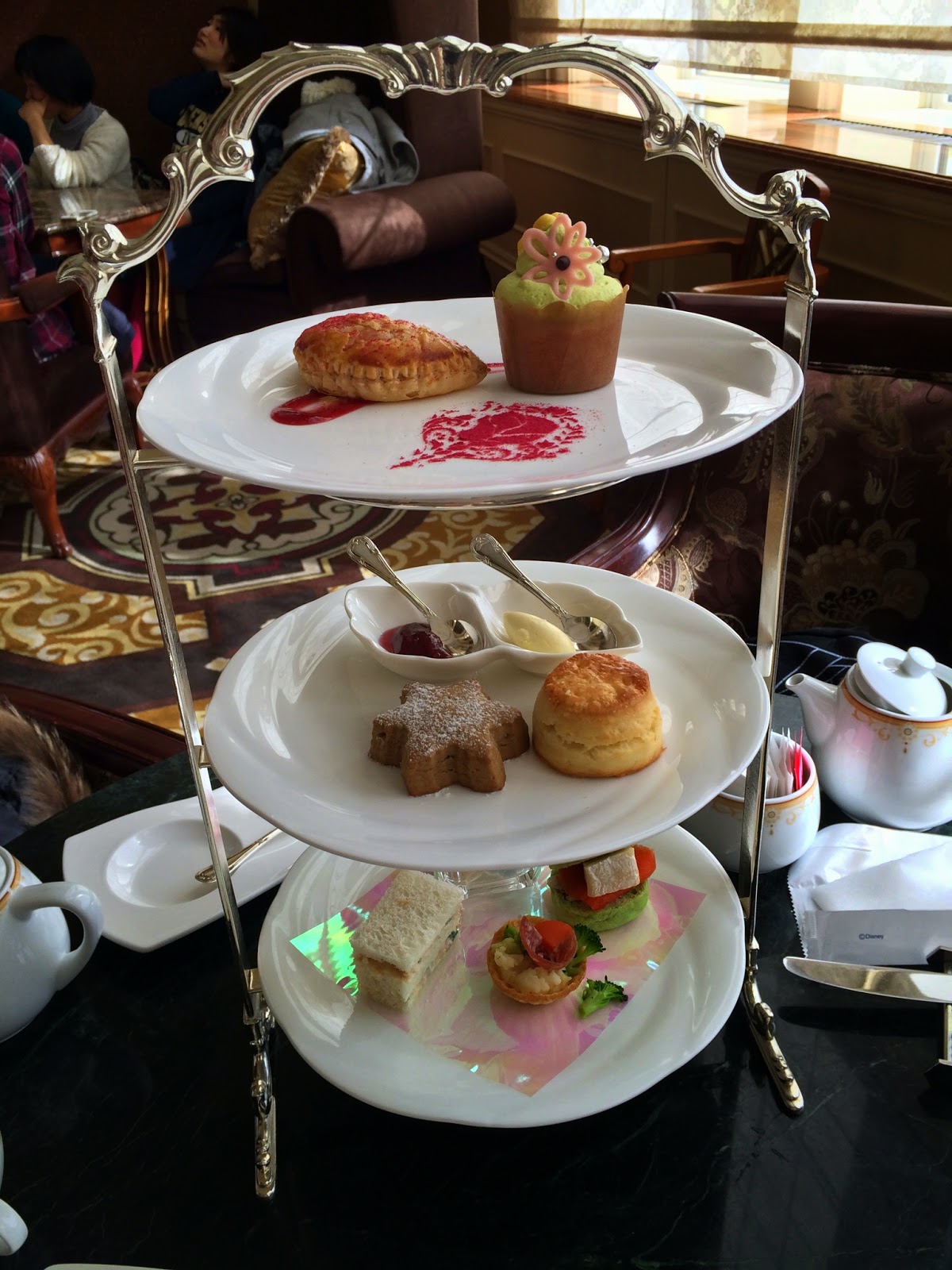 Anna And Elsa's Frozen Fantasy Afternoon Tea At Dreamers Lounge ...