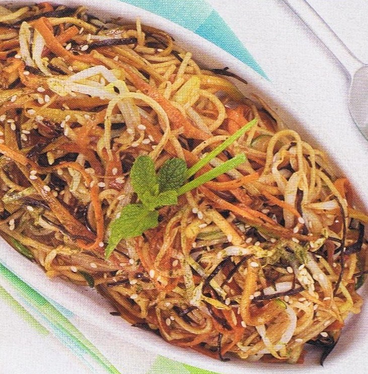 Culinária: Massa chinesa com legumes