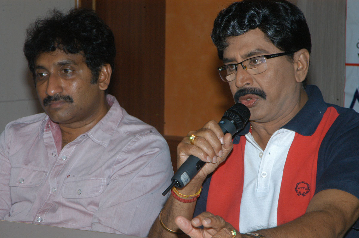 Cinifans: Dukudu-mahesh-babu-samantha-dress-action-press-meet-Photos