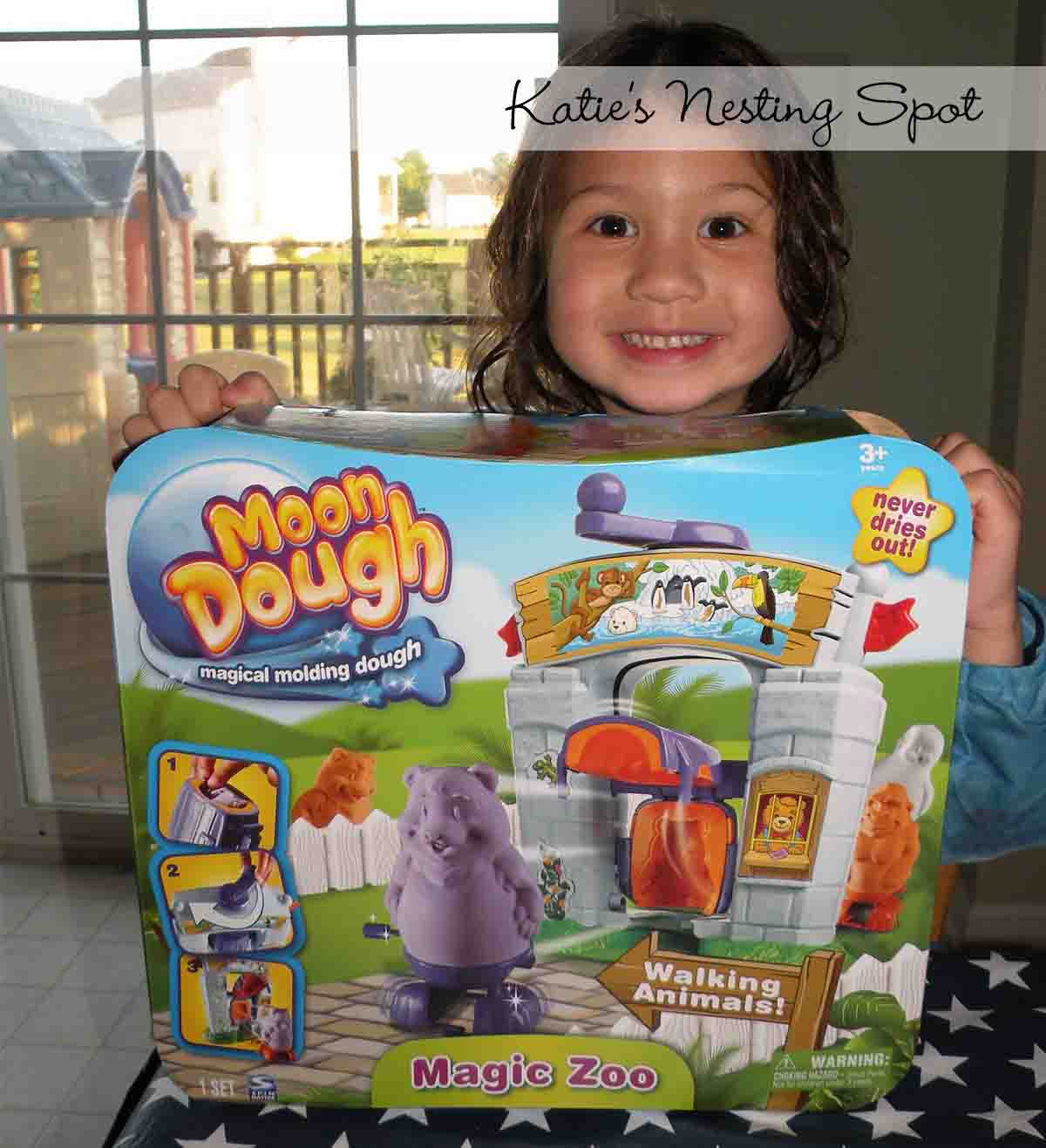 Katie's Nesting Spot: Moon Dough Magic Zoo Review