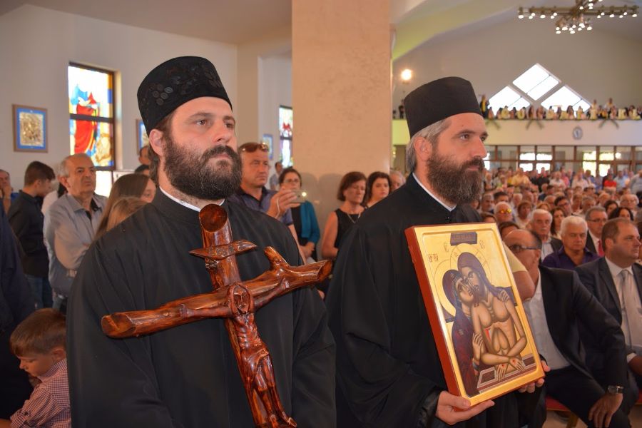 Ομολογία: πατηρ Νικολαος Μανωλης: Είναι αυτός πνευματικό τέκνο του ...