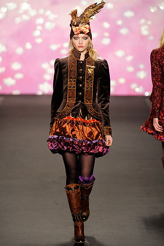 Enchanted Revolution: The Art of Clothing Design - Anna Sui