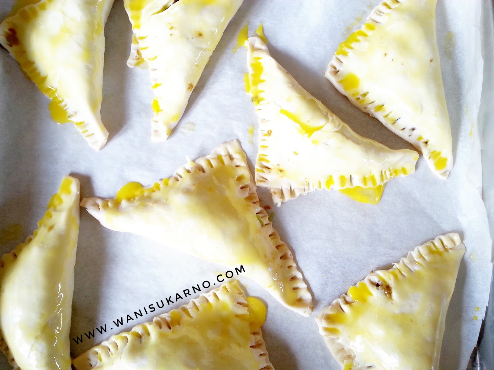 PUFF PASTRY WITH SAVOURY FILLING ( INTI DAGING )