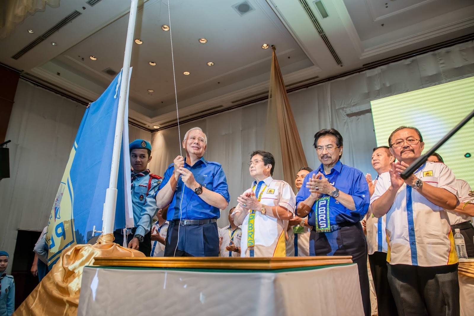 Karya Tangan Suami: Majlis Perhimpunan Agung Parti Bersatu Rakyat Sabah ...