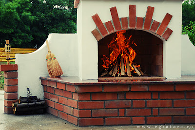 g r a t a r e d e g r a d i n a: Semineu exterior "Bucataria lui Valentin"