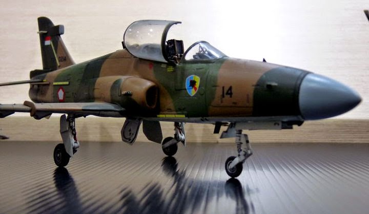 AIRPLANE SCALE MODELKIT: BAe Hawk-200