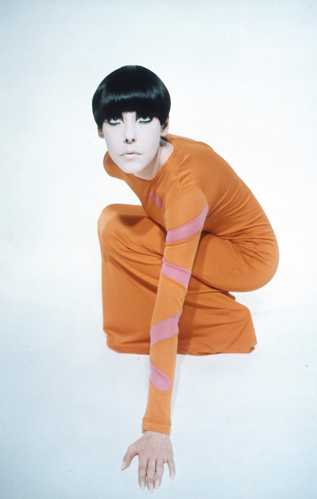 30 Stunning Color Photographs of the "Queen of Mod" Peggy Moffitt in ...