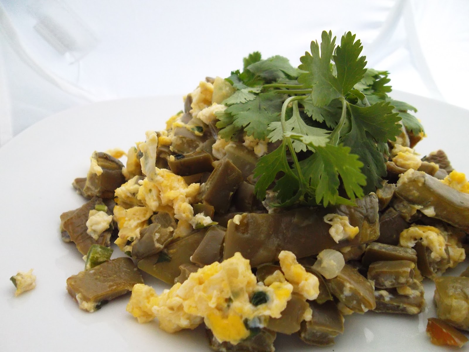 Nopales Con Huevo (Cactus with Egg) ~ El Apetito . com