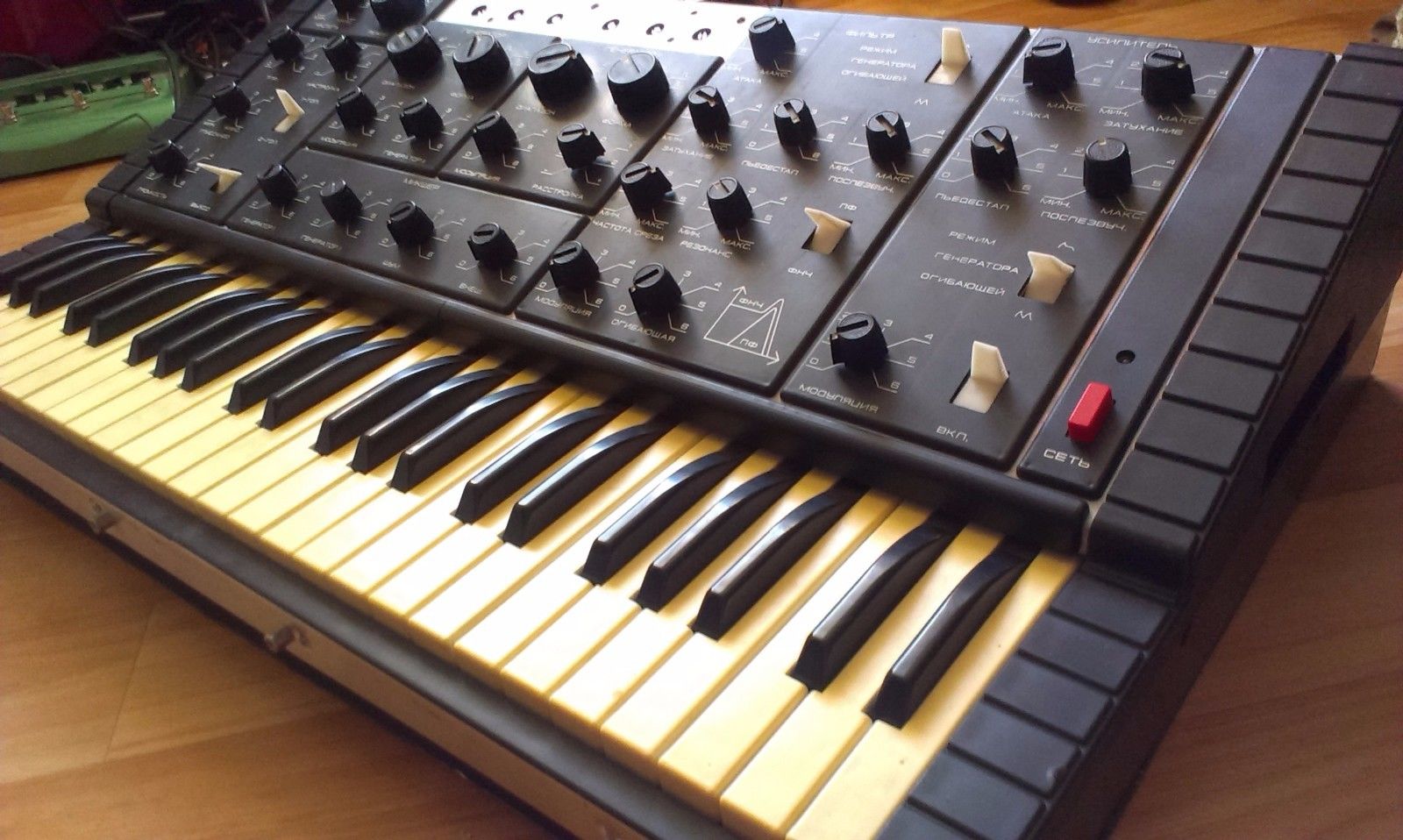 MATRIXSYNTH: Polivoks Soviet Russia Analog Synth