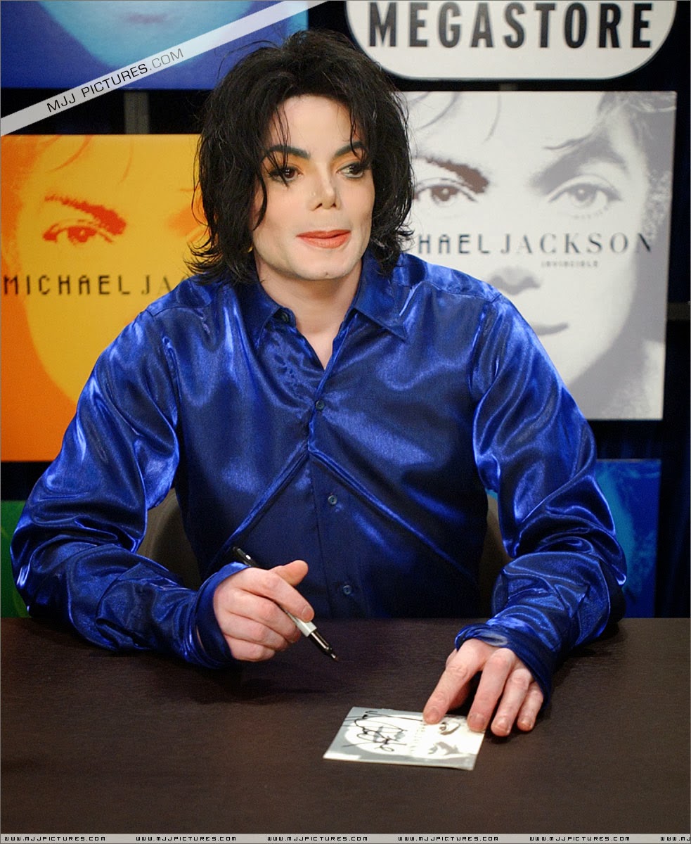 [FOTOS] Michael Jackson sessão de autógrafos de Invincible - 07 de ...