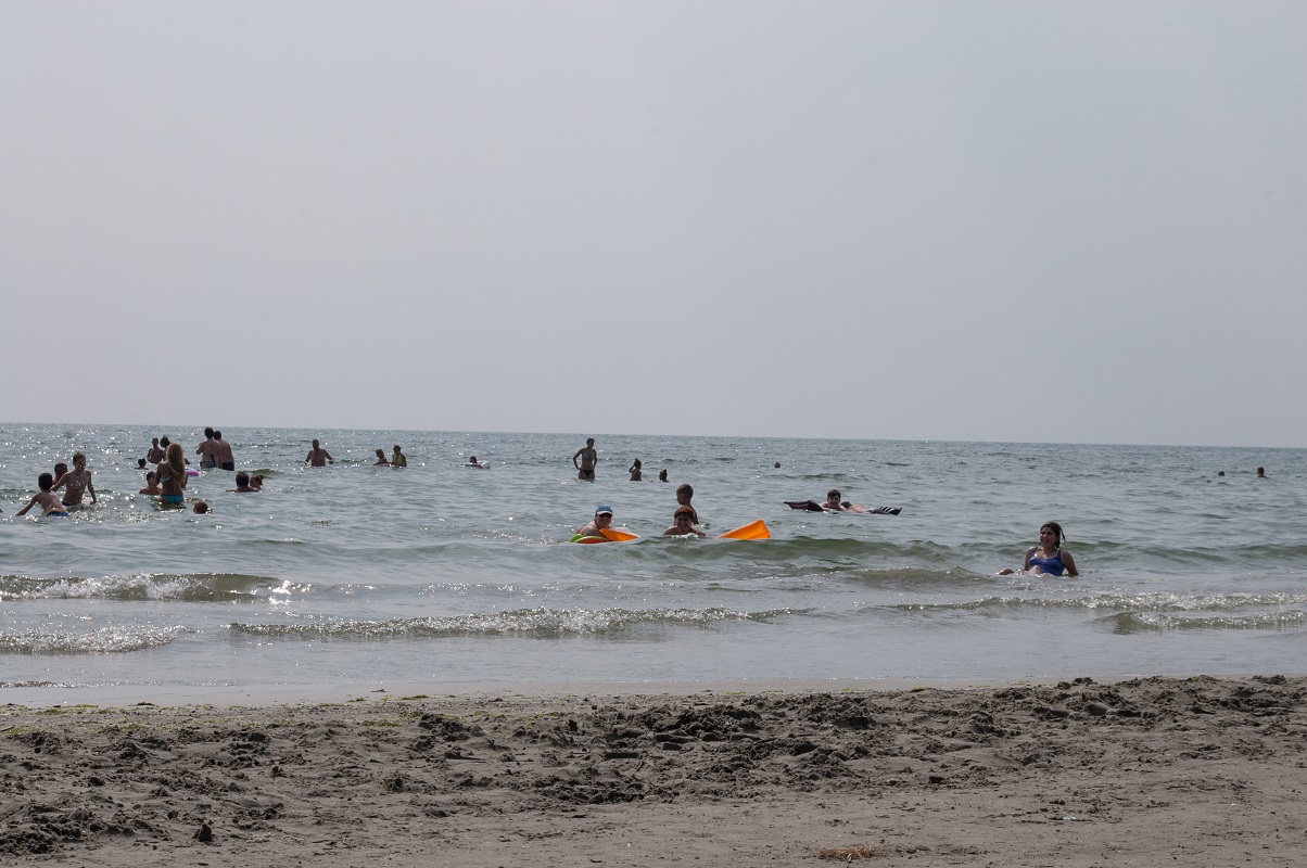 Hoinari prin Navodari, cazare la cort