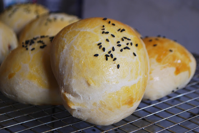 Hannah Claudia : Vegan BBQ Pork Buns (Cha Siu Bao)