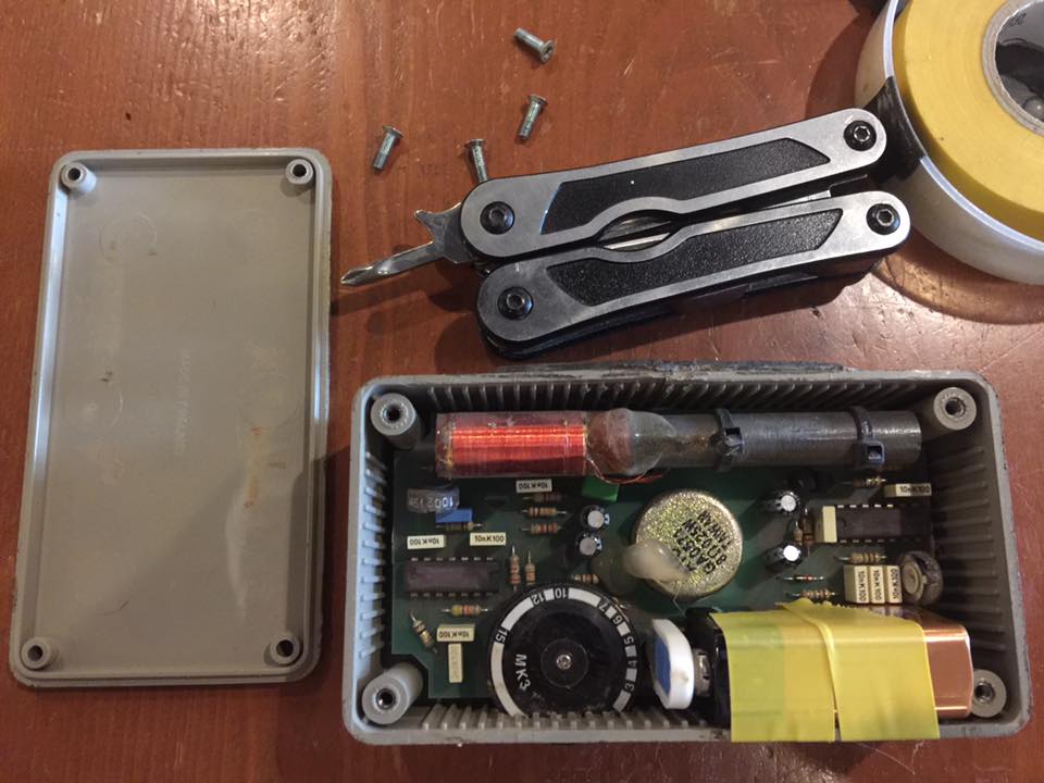 Terrierman's Daily Dose: The Inside of a Deben Locator Box