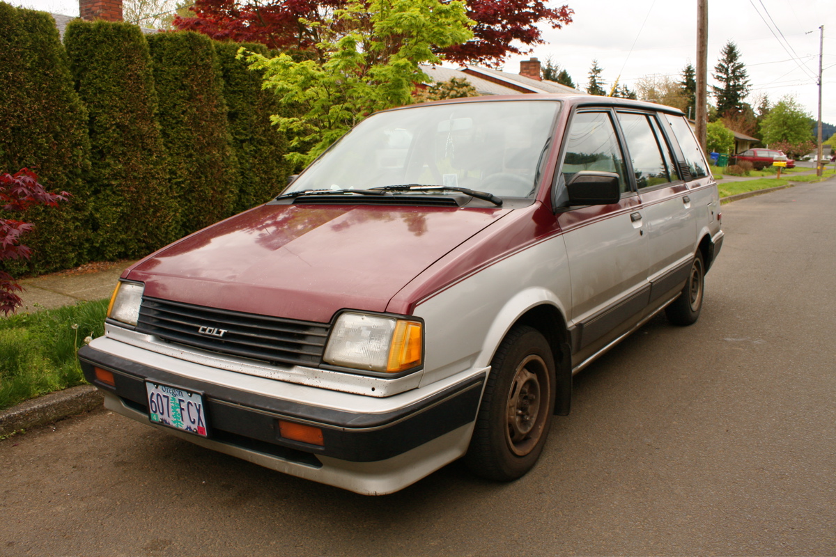OLD PARKED CARS.: Colt Cult: 1991 Colt Vista Wagon...
