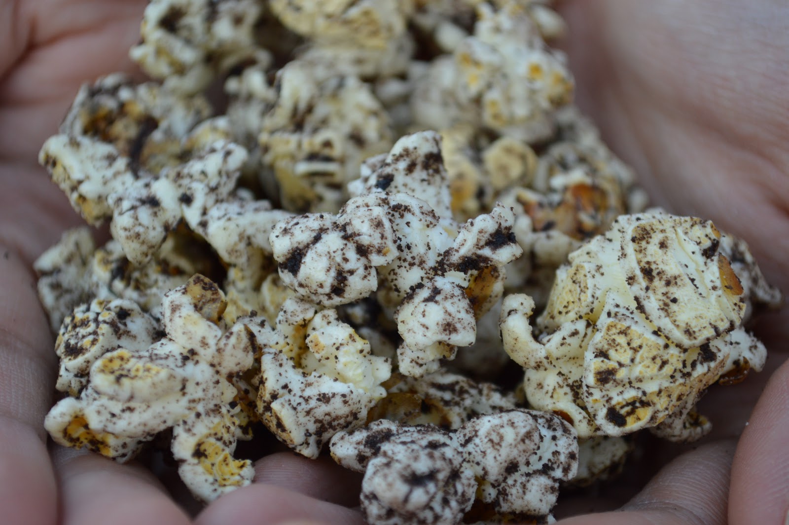 Cookie Pop Popcorn - Cookies and Cream Flavor Is Sweet Heaven