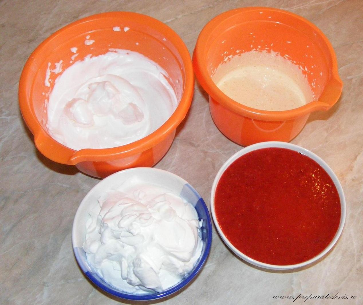 Inghetata de capsuni de casa | Preparatedevis.ro