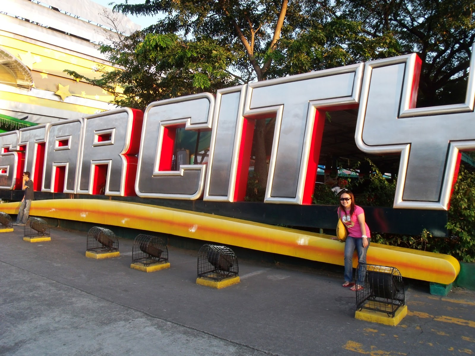 the adventures of "Dora" ... ;): ... Star city, Manila ... ;D