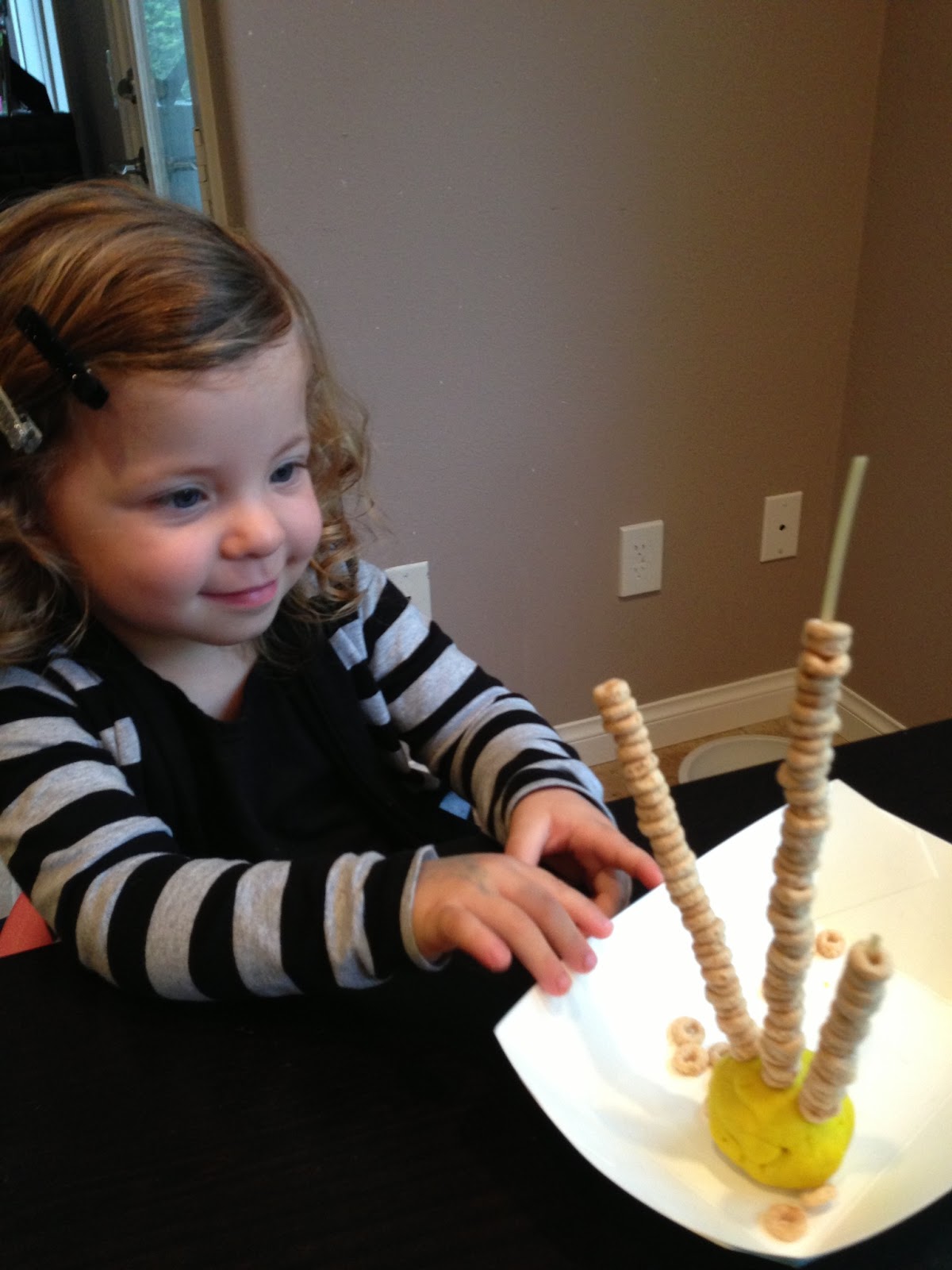 Party Of 5 Snacktivity Cheerio Stacking