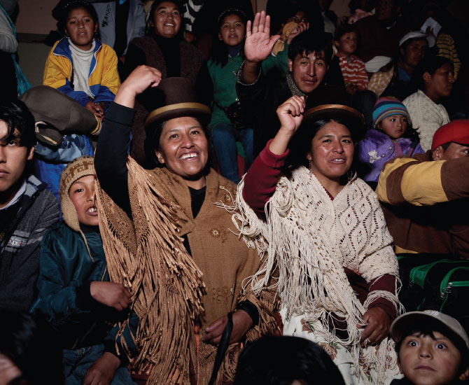 hagámos una historia juntos: Las Cholitas Luchadoras de Bolivia