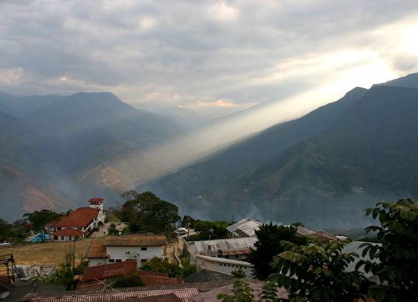 YUNGAS, EL PARAISO TERRENAL: YUNGAS - TURISMO
