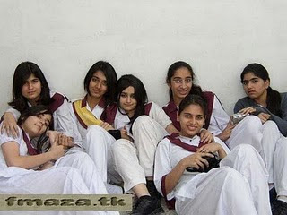 Karachi School Girls in school uniform ~ Beautiful Girls Photos