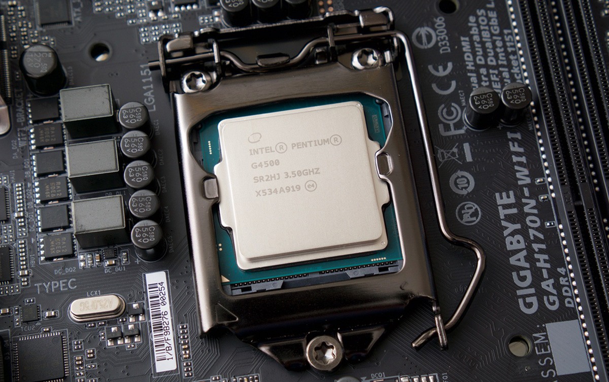 Memperkenalkan komponen-komponen komputer. hadware dan sofware ...