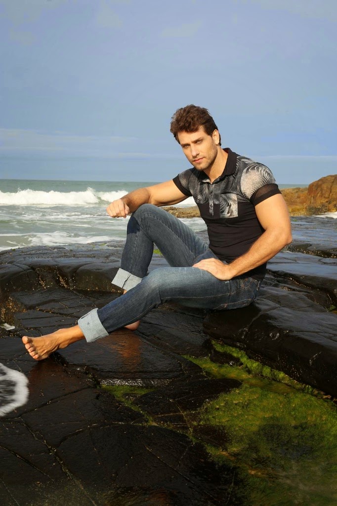 FAMOUSFEET: Elieser Ambrósio