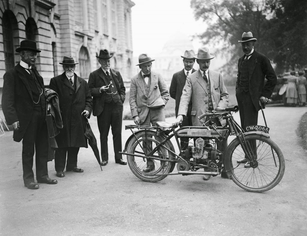10 Interesting Vintage Photos of Motorcycles in the 1920s ~ Vintage ...