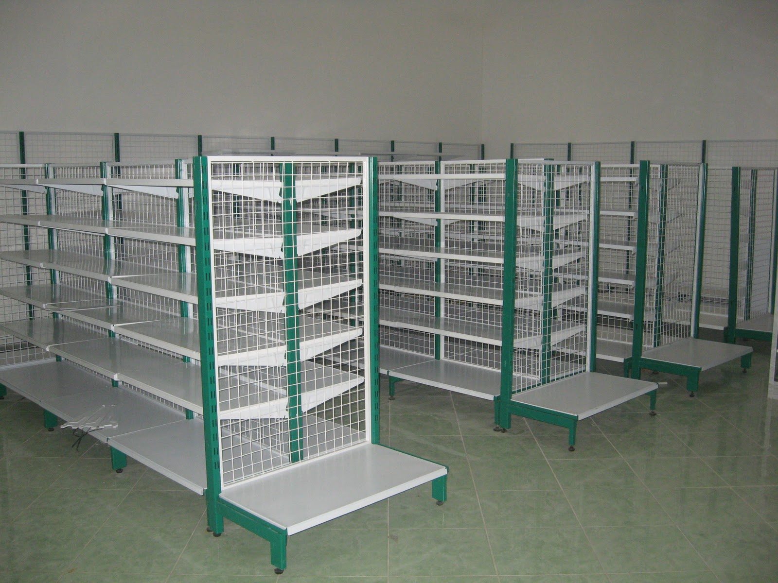 Dokter Retail: contoh Rak Gondola yang digunakan pebisnis retail moderen