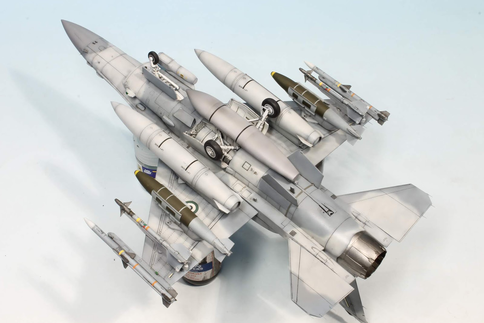 Istvan Michalko's scale models: Lockheed Martin F-16F Block 60 Desert ...