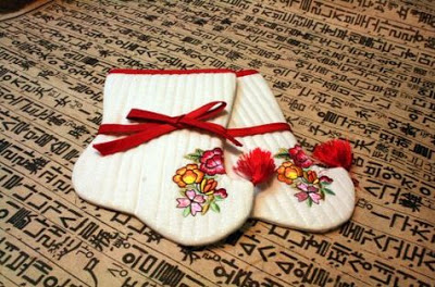 The beoseon - Traditional Dress Around The World