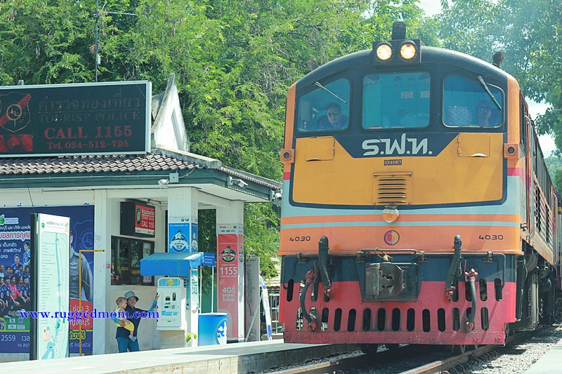 Death Railway at Kanchanaburi | Dari Stesen River Kwai Ke Thamkra Sae