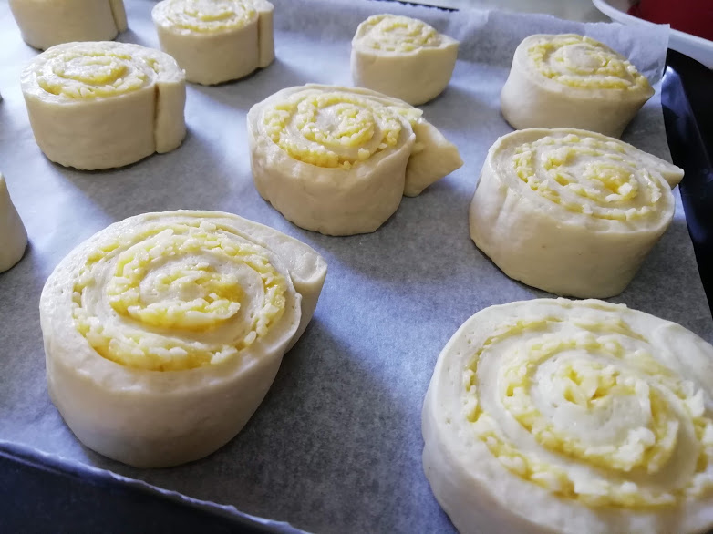 Hellena ...din bucataria mea...: Melci cu cas de oaie sau branza telemea