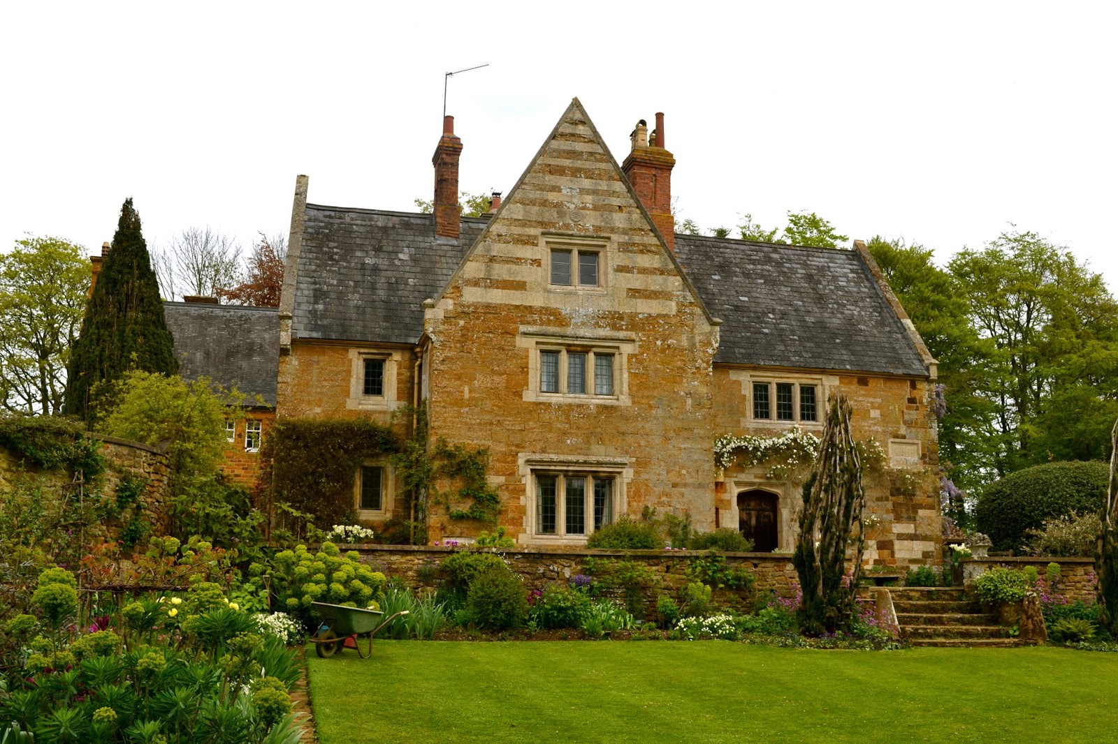 Streetcomber: The beauty of Coton Manor Gardens