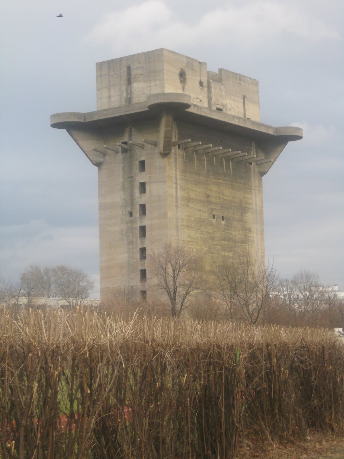 Radix: Torres antiaereas "Flak türme" en Viena