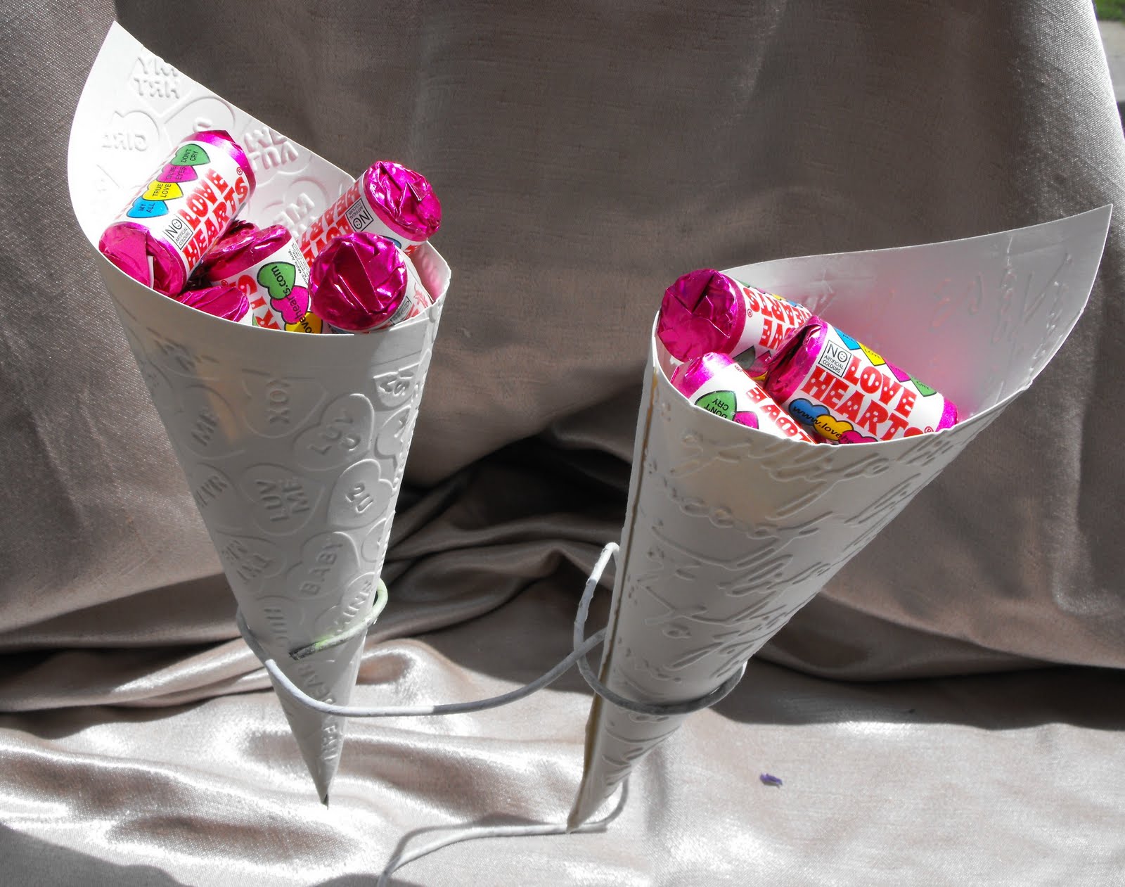 Box Clever Wedding: embossed & inked confetti cones