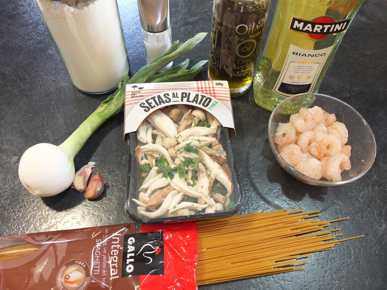 Cocinando con Lola García: Spaghetti integral con setas y gambas