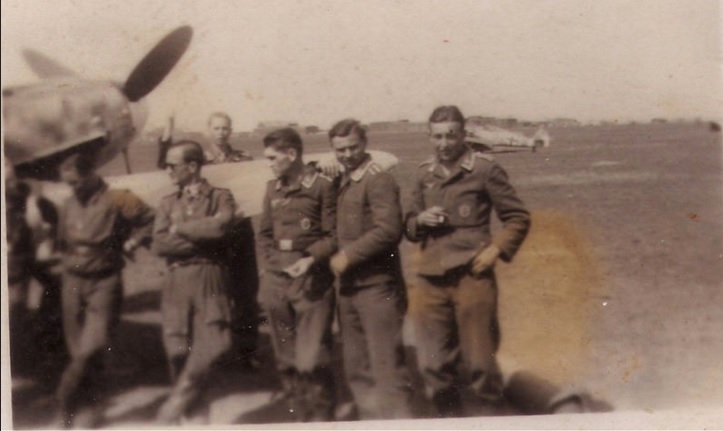 FalkeEins - the Luftwaffe blog: Jan Pavlik AZ Model Bf 109 G-6 Lt. Dr ...